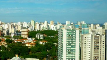 Um passeio pela orla da Praia de Pituba, em Salvador