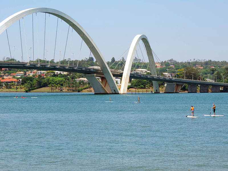 Brasília: Ponte JK e stand up paddle no Lago Paranoá