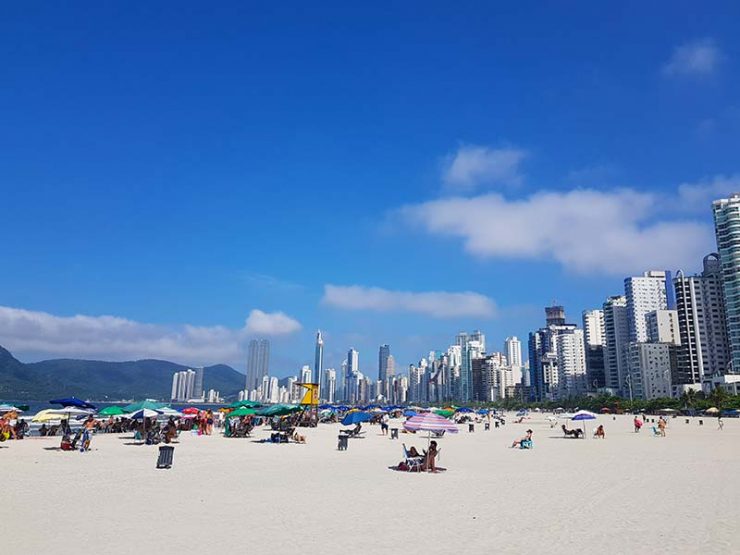 Praias de Balneário Camboriú: Conheça as melhores da região