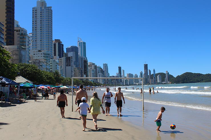 Praias de Balneário Camboriú: Conheça as melhores da região