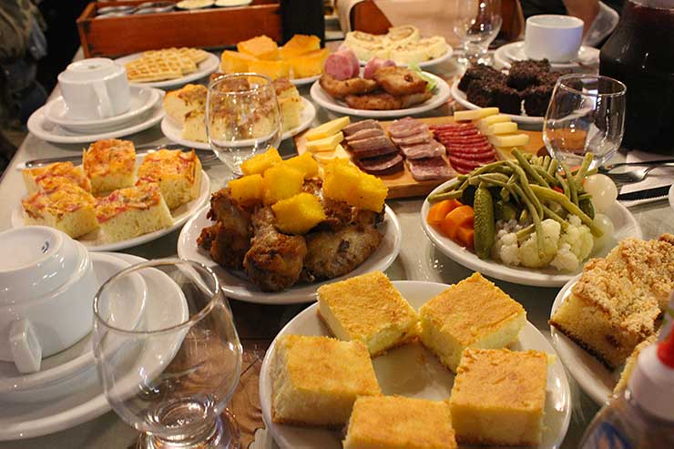 Café colonial em Gramado: Onde tomar e como é o tradicional